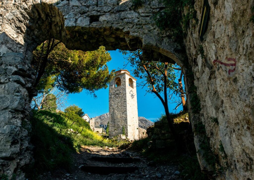 Kompletan vodič za letovanje u Crnoj Gori 2024 - Putno zdravstveno osiguranje